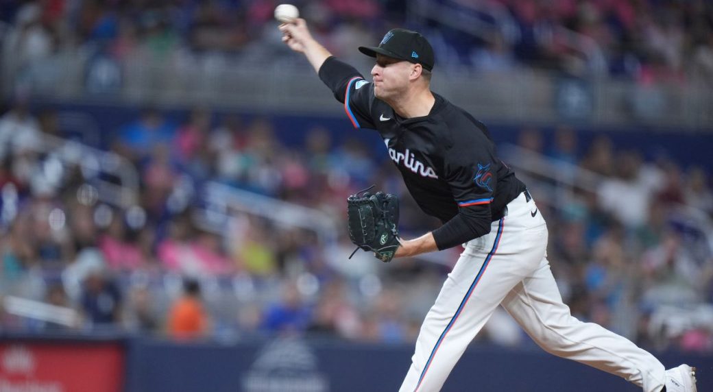 Blue Jays claim RHP Brett de Geus off waivers, DFA Yerry Rodriguez