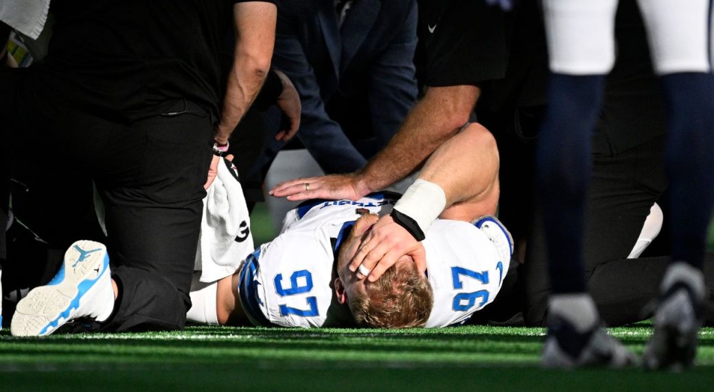 Lions' Aidan Hutchinson suffers broken tibia vs. Cowboys