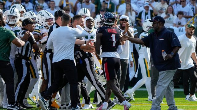 Texans' Stefon Diggs gets into pre-game scuffle with Packers' Jaire ...