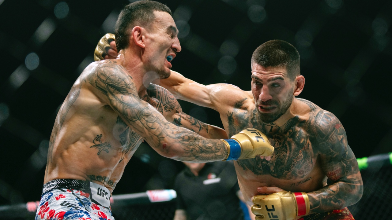 Ilia Topuria knocks out Max Holloway to defend featherweight title at ...