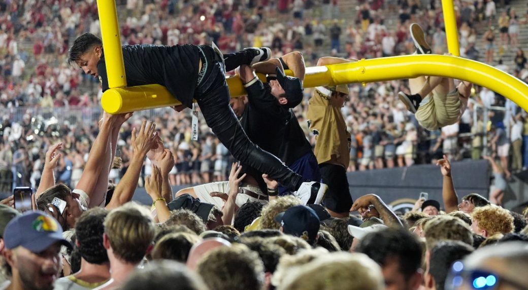 Vanderbilt stuns No. 1 Alabama, fans carry goal post out of stadium