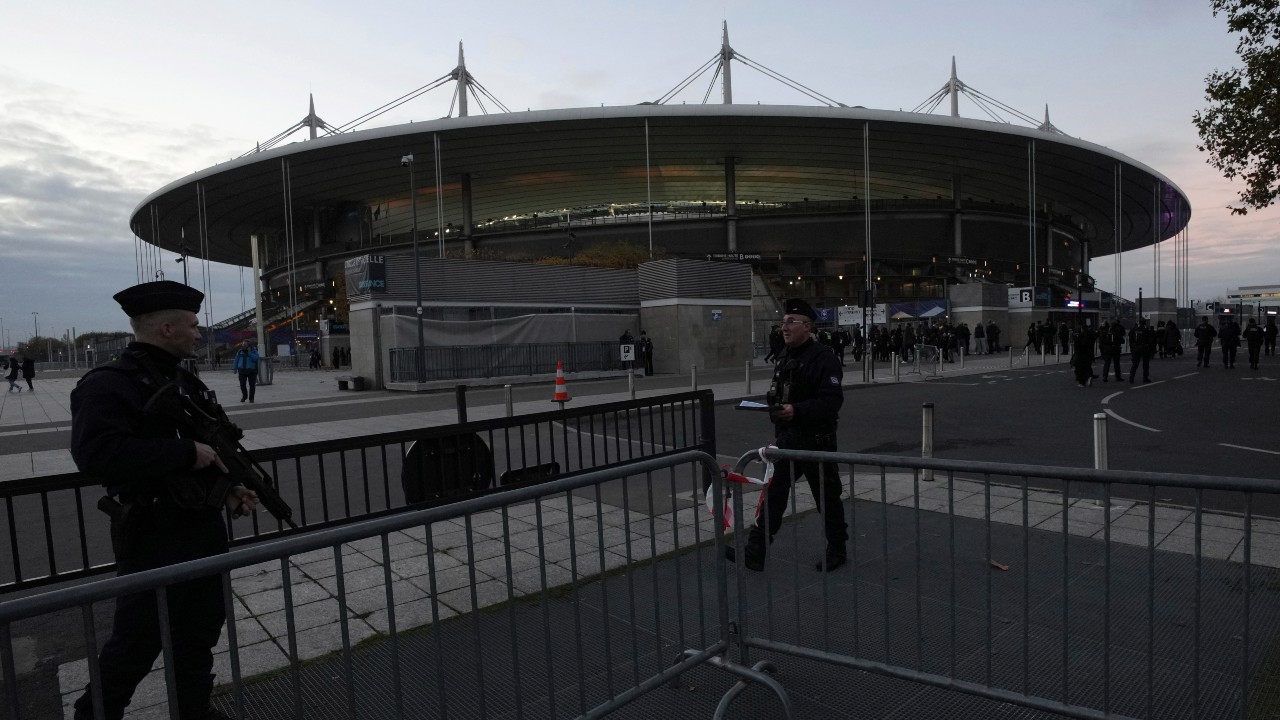 Brief altercation between fans mars France-Israel match - Sportsnet.ca
