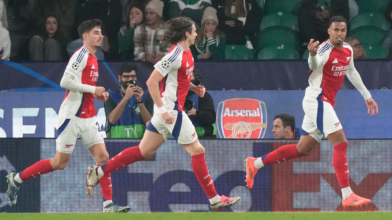 Gabriel mimics Gyokeres’ goal celebration in Arsenal’s win over Sporting