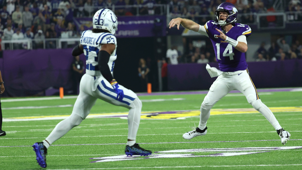 Sam Darnold throws three TD passes, Vikings beat Joe Flacco and Colts - Sportsnet.ca
