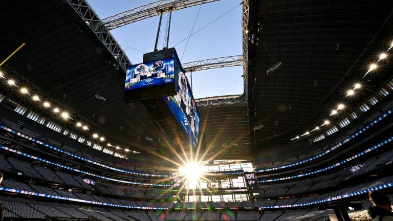 Debris falls from roof of Cowboys' stadium hours before game - Sportsnet.ca