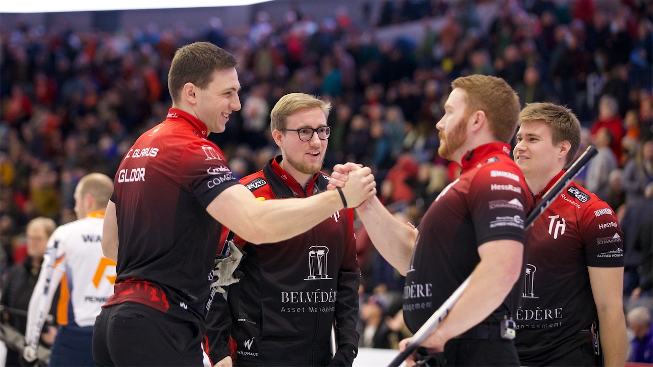 Hoesli edges Gushue in extra end to stay in contention at Kioti National