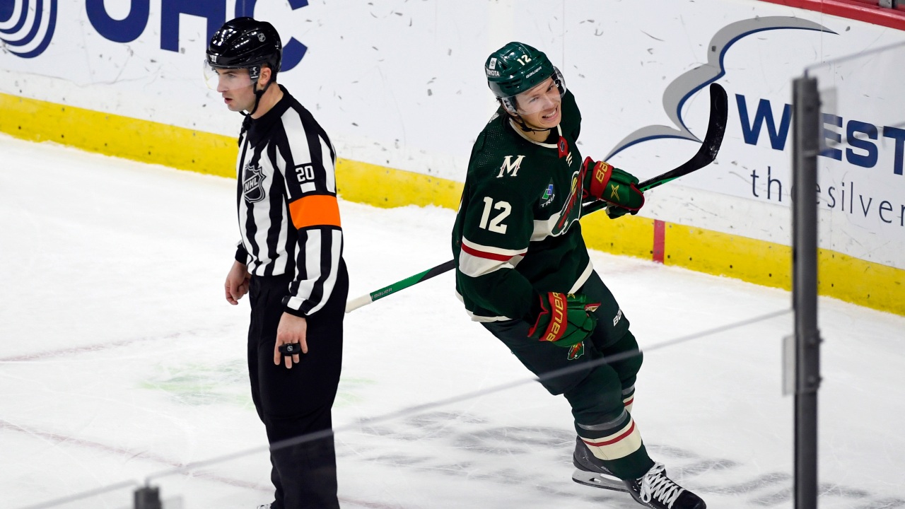 Referee leaves game on stretcher after collision with Avalanche's ...