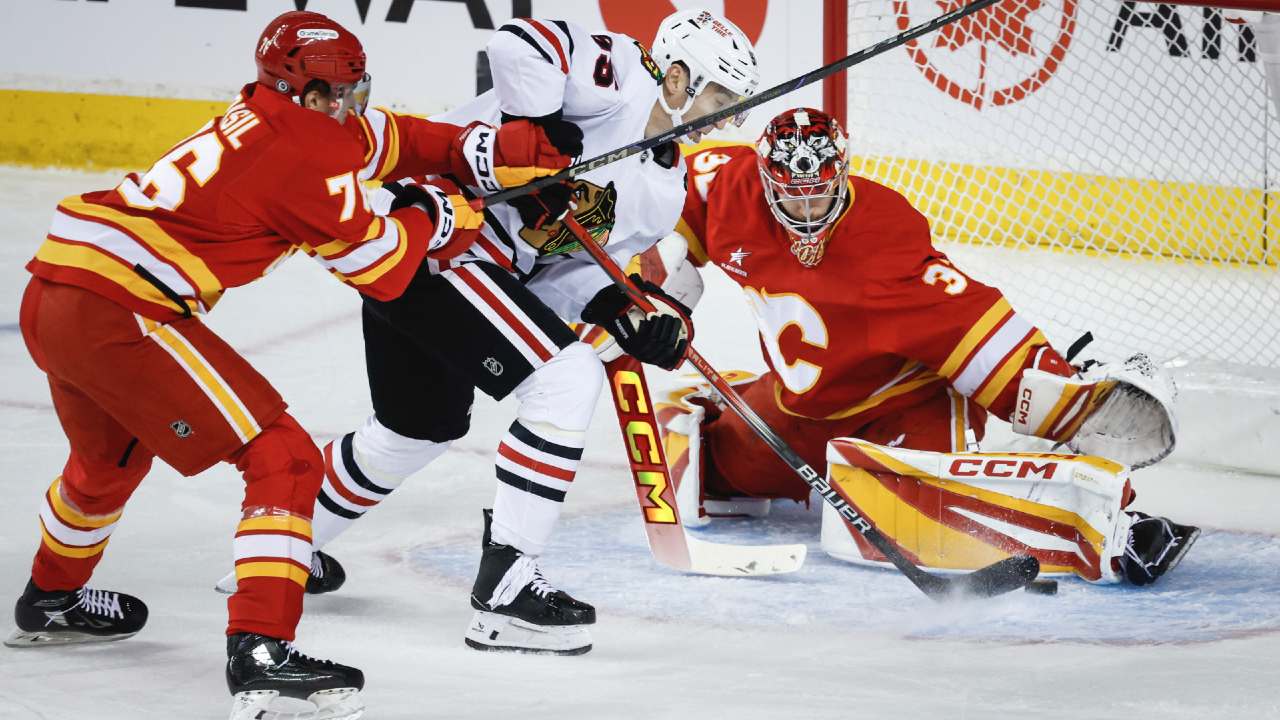 Flames stay tough at Saddledome, hold off Blackhawks - Sportsnet.ca