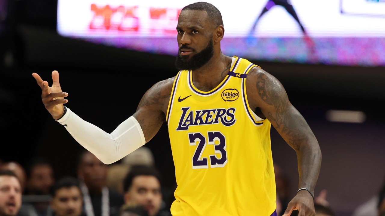 LeBron James sets another NBA record in Lakers' win over the Kings - Sportsnet.ca
