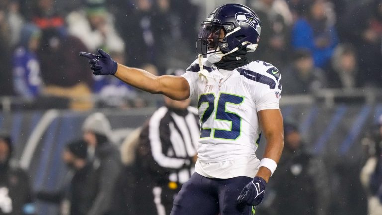 Williams, Woolen lead way as Seahawks beat struggling Bears to boost ...