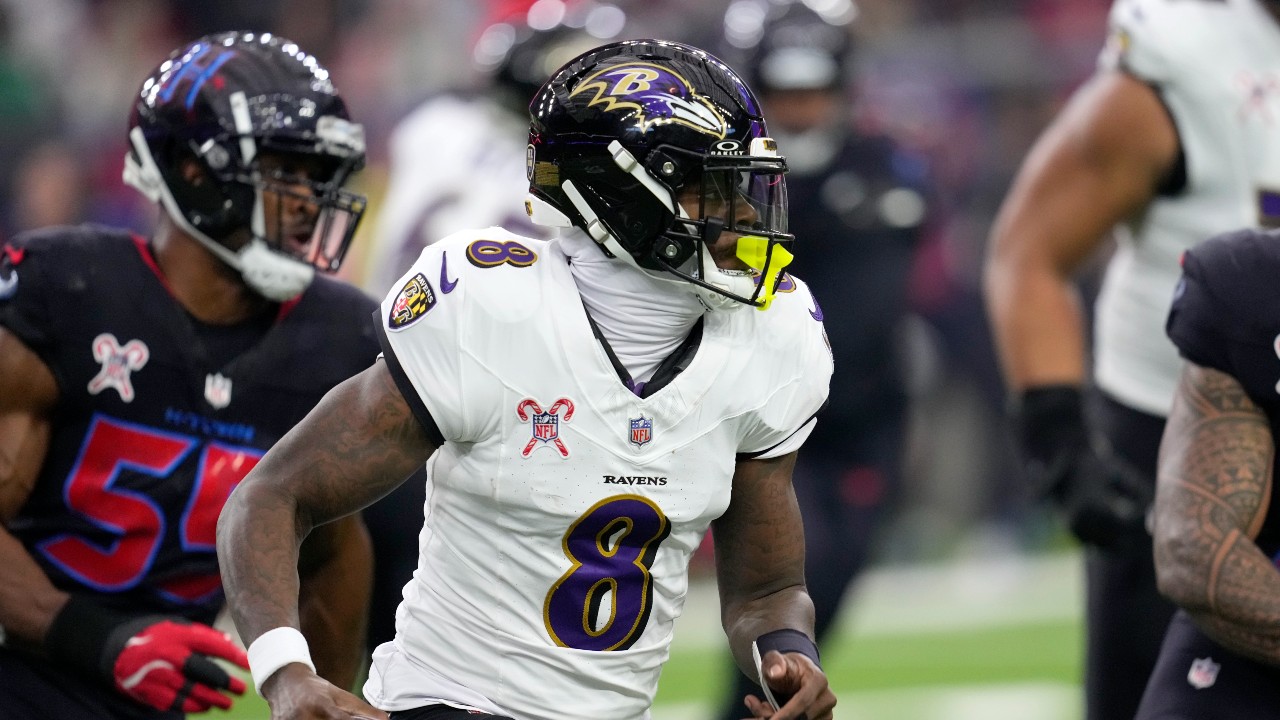 Lamar Jackson sets rushing record, Ravens crush Texans - Sportsnet.ca