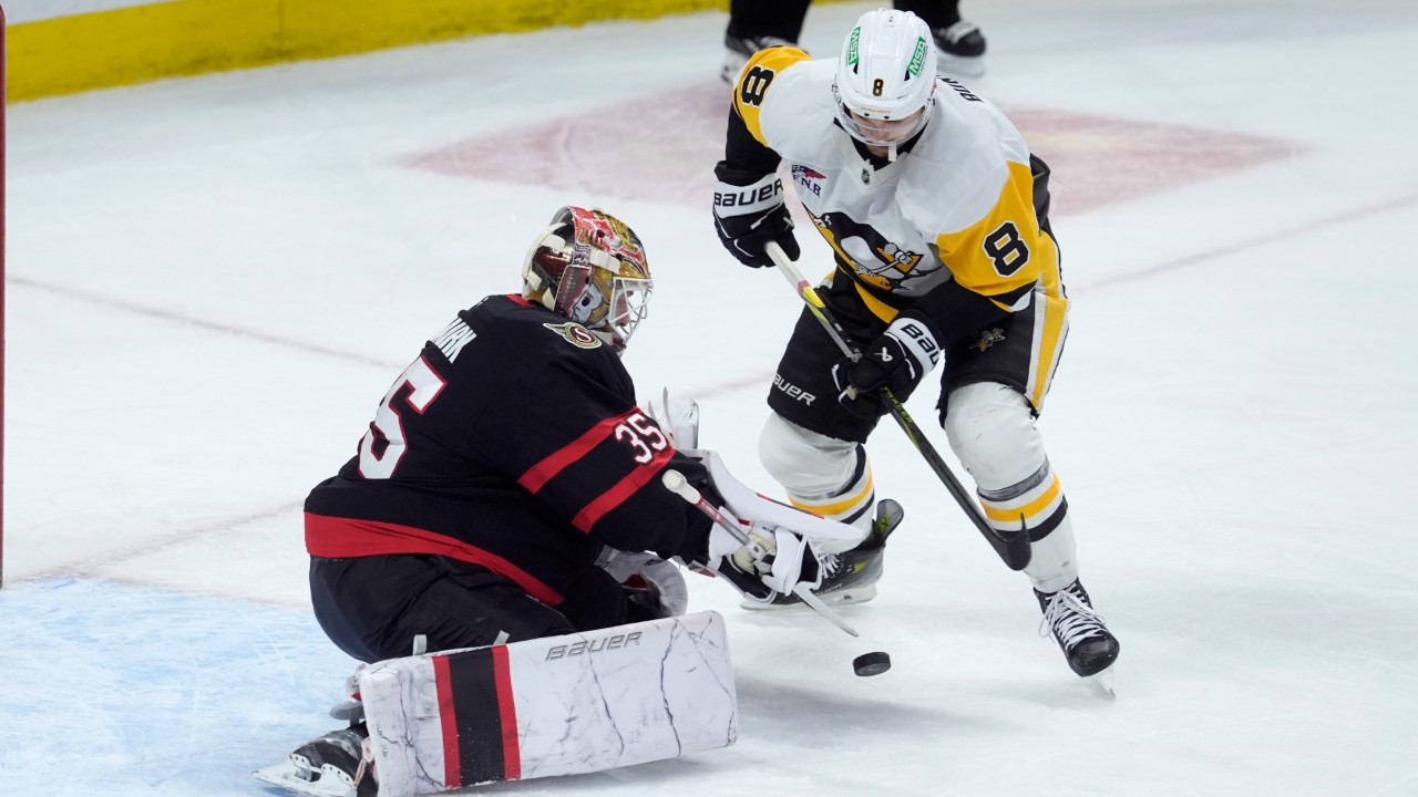 Ullmark steps in last minute, helps Senators extend win streak ...