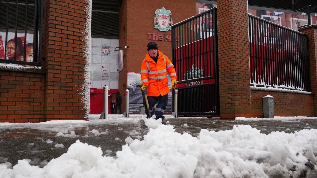 Liverpool vs. Man United to go ahead after safety inspection to assess ...