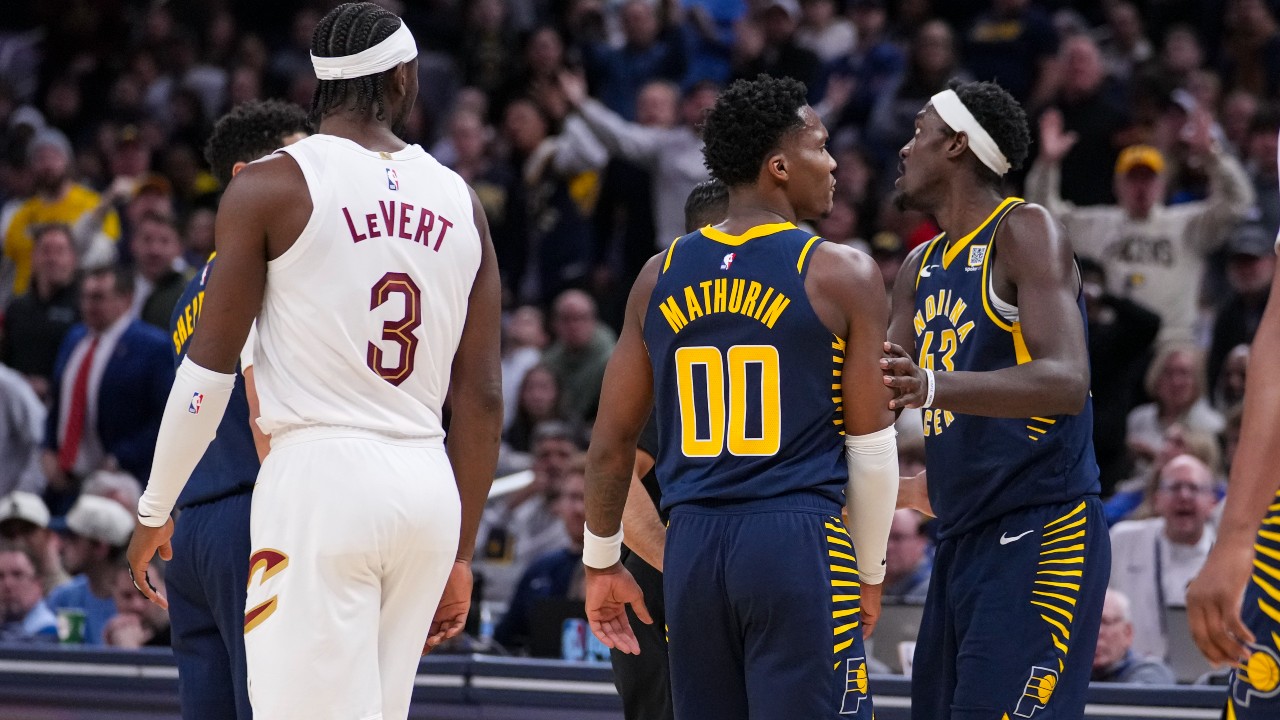 Pacers' Mathurin ejected after bumping into referee - Sportsnet.ca