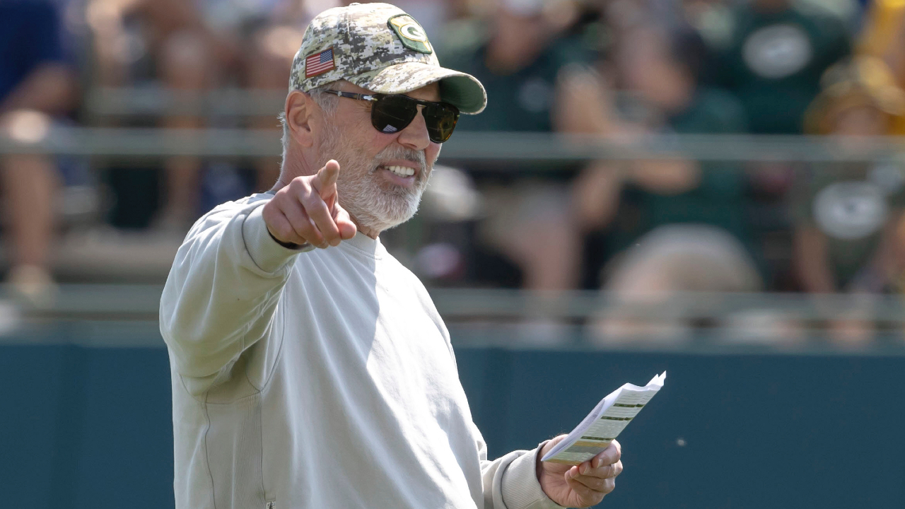 Clements retires as Packers' QBs coach after working with Favre ...