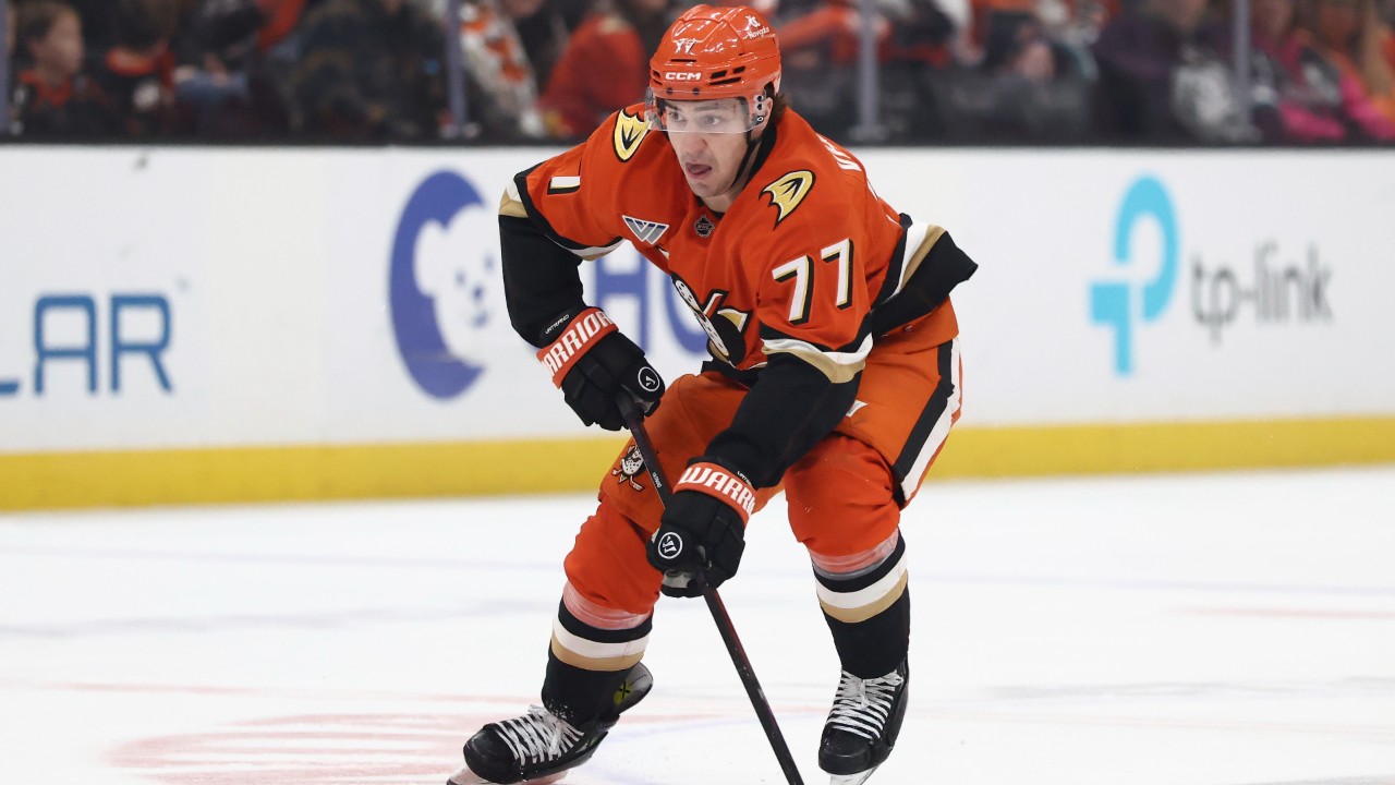 What a Sunday: Ducks' Vatrano signs extension, notches two goals in win ...