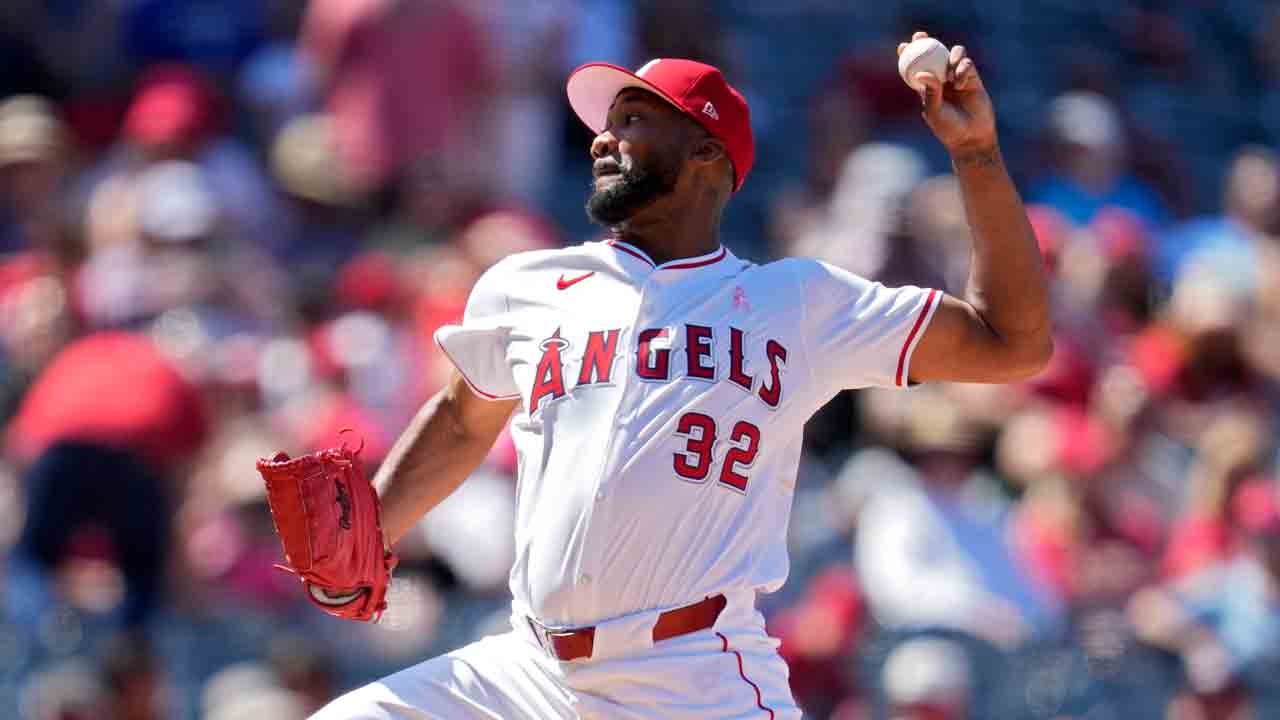 Blue Jays sign left-handed reliever Amir Garrett to minor-league deal ...