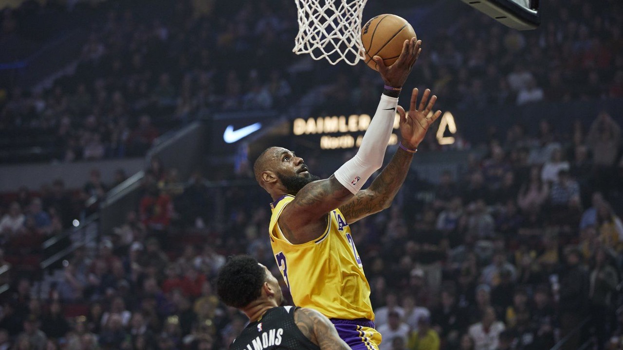 LeBron James makes NBA history in Lakers win over Trail Blazers - Sportsnet.ca