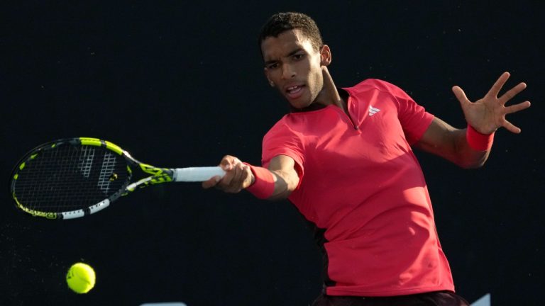 Canada's Auger-Aliassime advances to Qatar Open semifinals after Medvedev withdraws - Sportsnet.ca