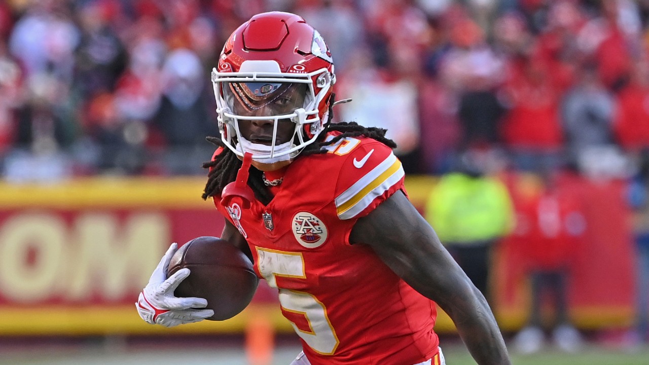 AP Source: Chiefs bring back WR 'Hollywood' Brown on deal worth up to ...