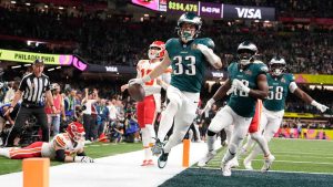 Eagles' Smith becomes first Alabama alum with rushing or receiving TD ...