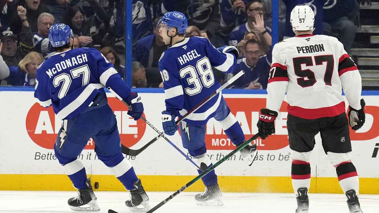 Lightning snap Senators' winning streak in Ullmark's return - Sportsnet.ca