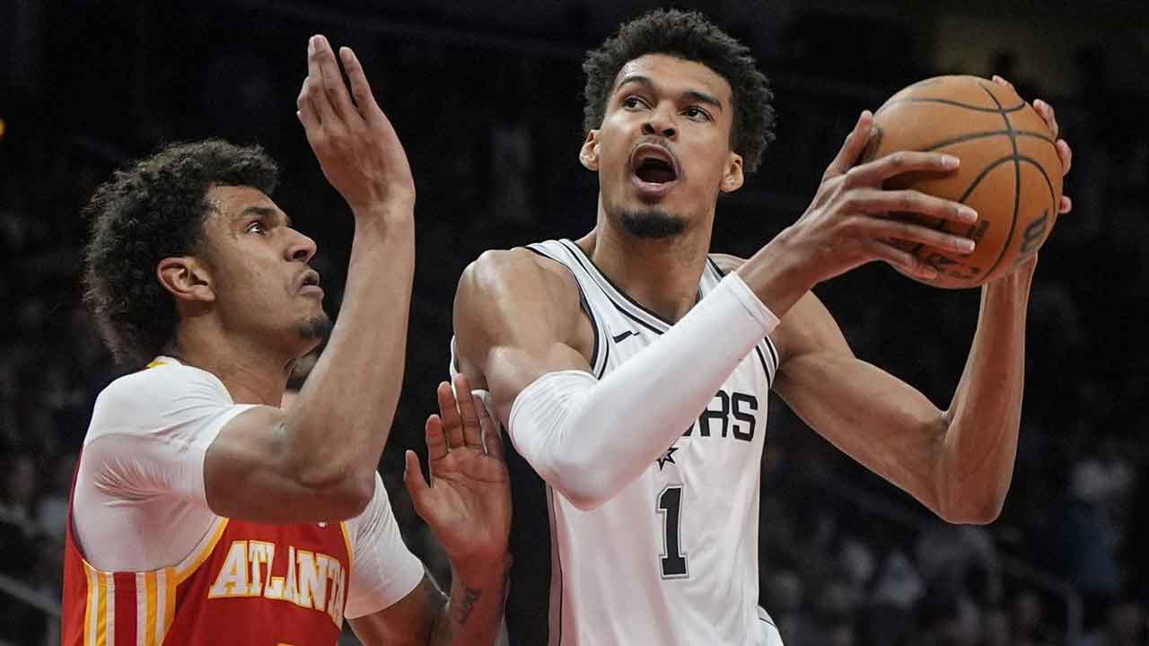 Wembanyama hits decisive free throw as Spurs hold off Hawks in Fox's ...