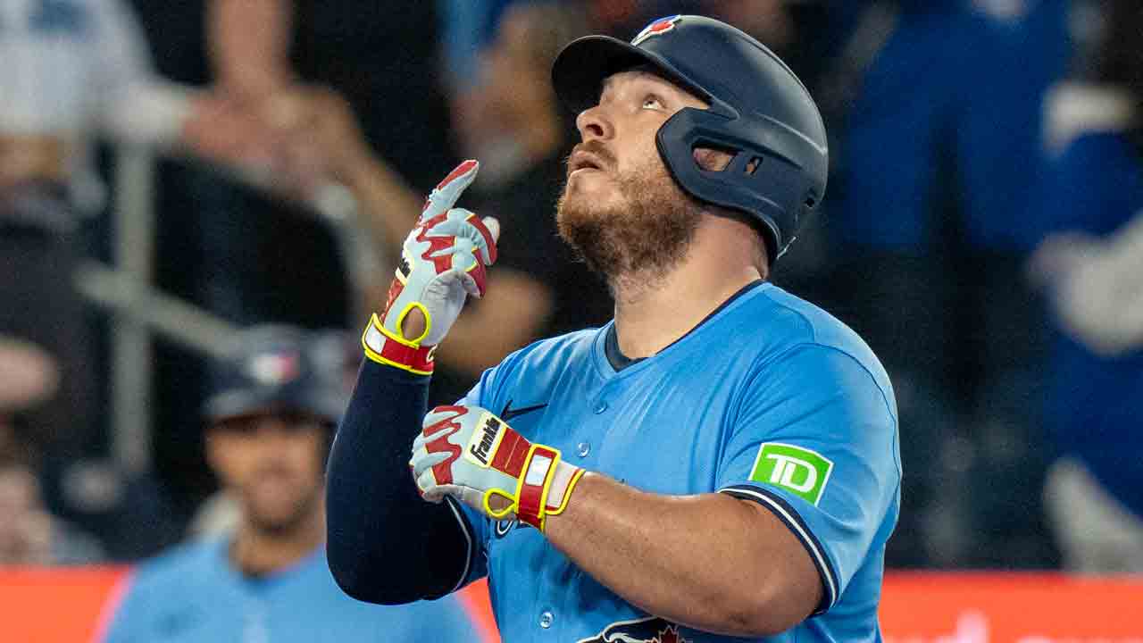 Blue Jays' Alejandro Kirk in spotlight after 'surprise' contract ...