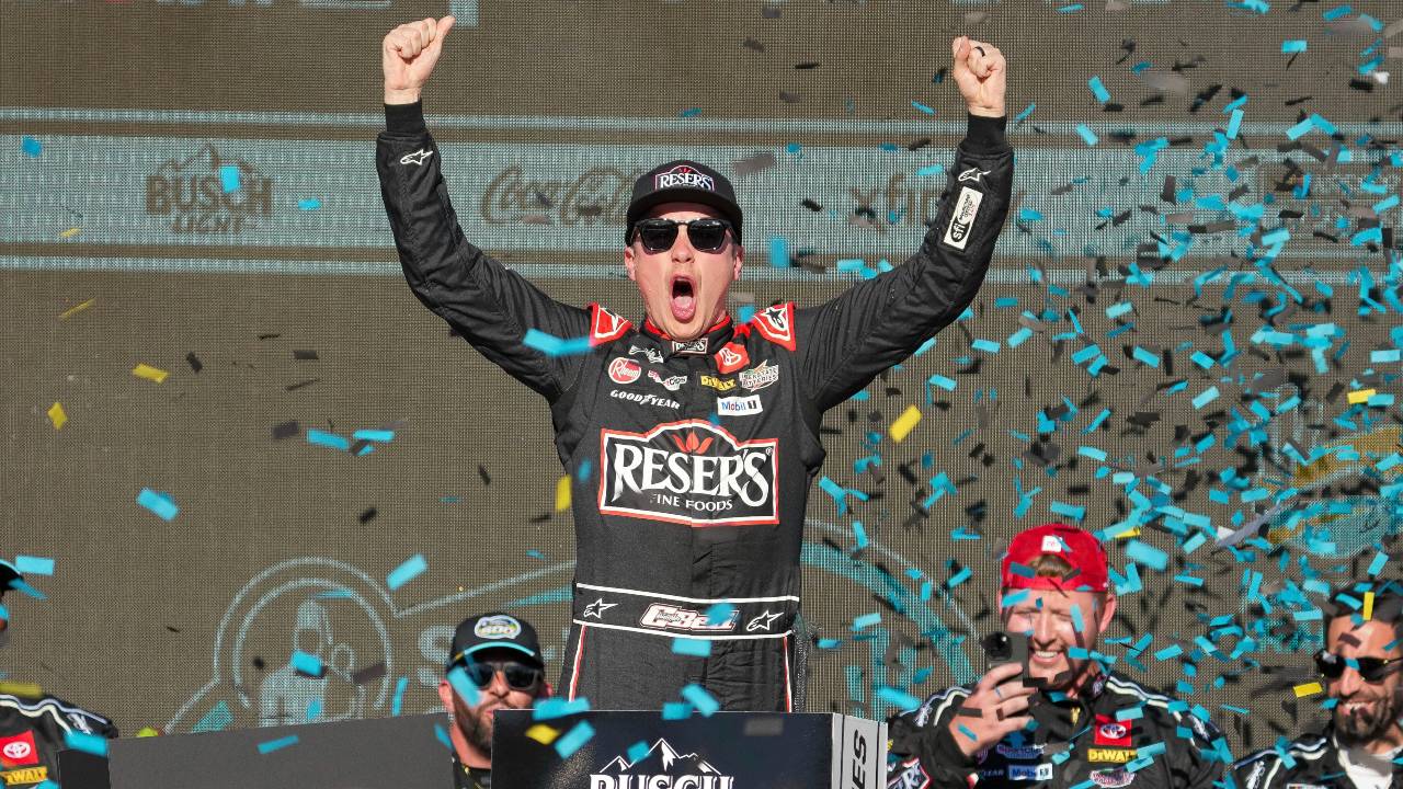 Bell holds off Hamlin at Phoenix to win third straight NASCAR Cup ...