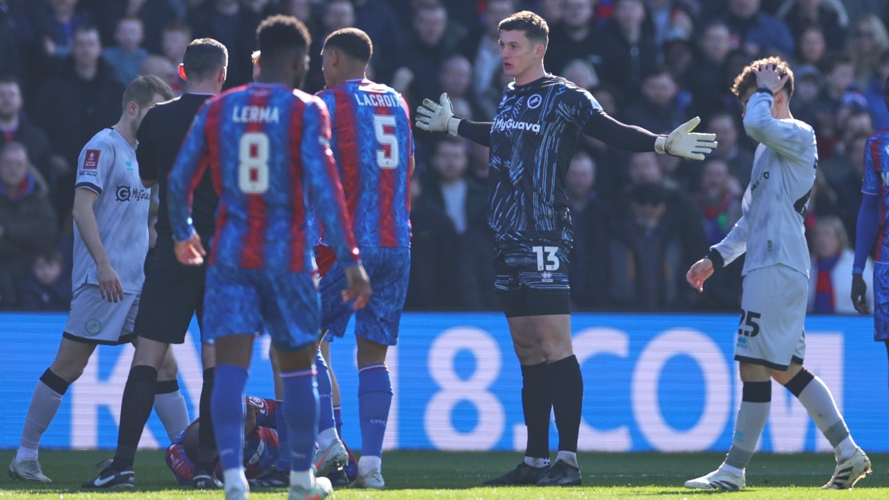 Millwall goalkeeper's ban doubled to six games for kick to head - Sportsnet.ca