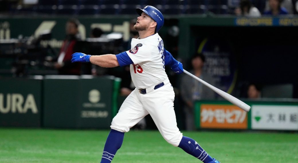 Dodgers’ Max Muncy injured while tagging runner