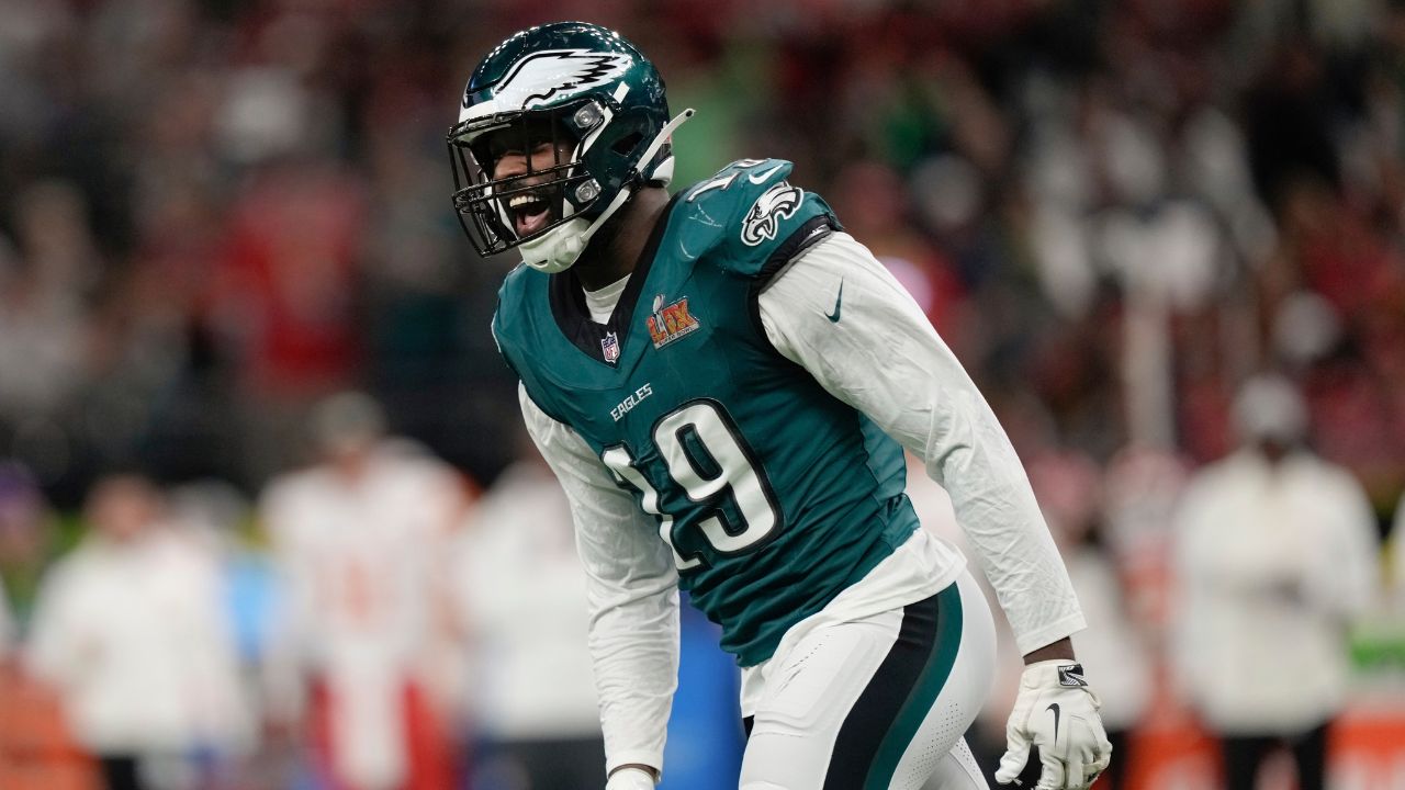 Report: DE Josh Sweat agrees to four-year deal with Cardinals ...