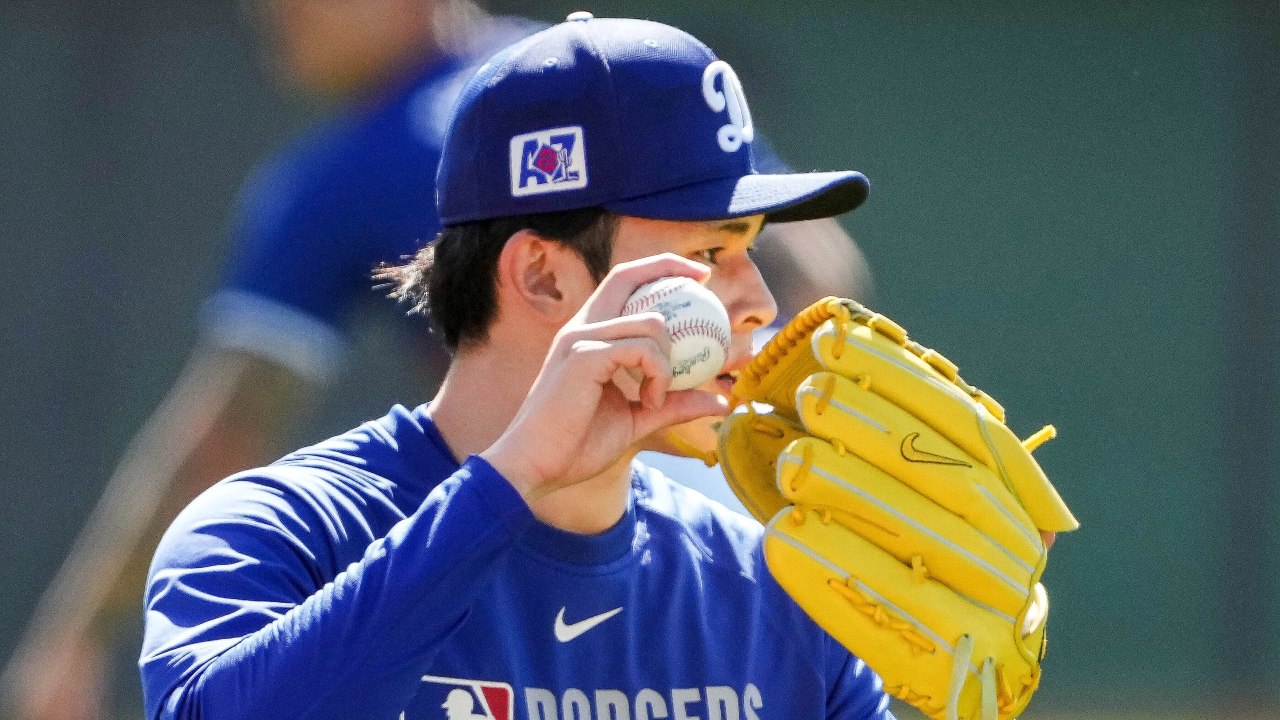Dodgers' Roki Sasaki strikes out five in spring training debut ...
