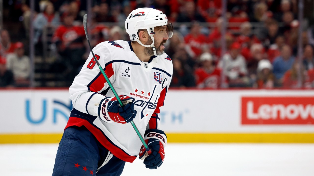 Capitals' Alex Ovechkin scores goal No. 892 in classic fashion ...