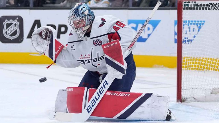 Capitals goaltender Logan Thompson suffers upper-body injury vs. Hurricanes - Sportsnet.ca