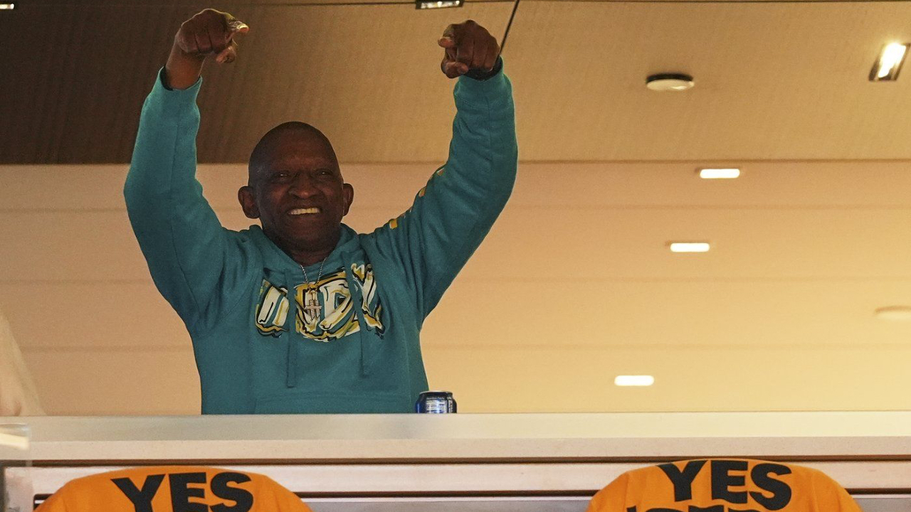 Haliburton welcomes back his father with historic performance in Pacers ...