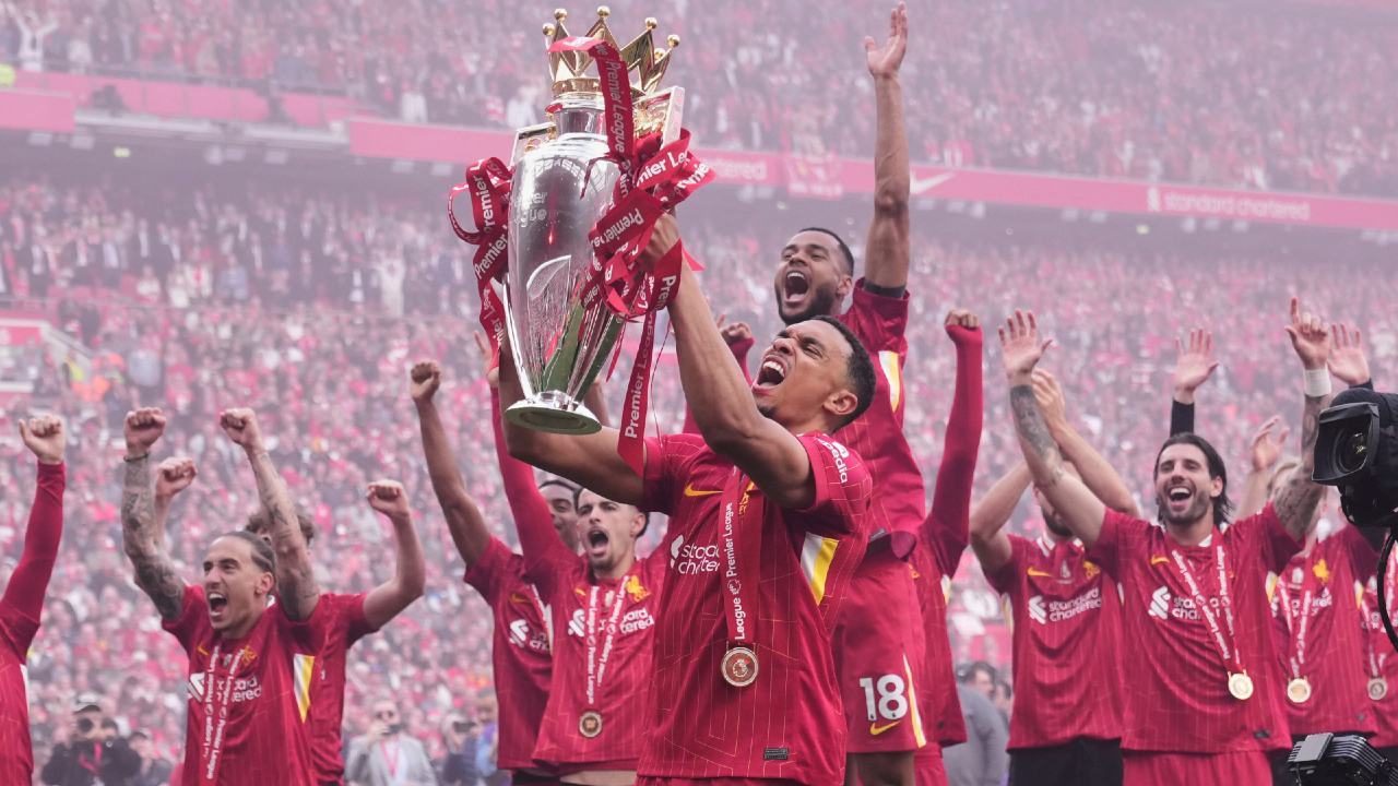 Liverpool players raise Premier League trophy in front of Klopp ...