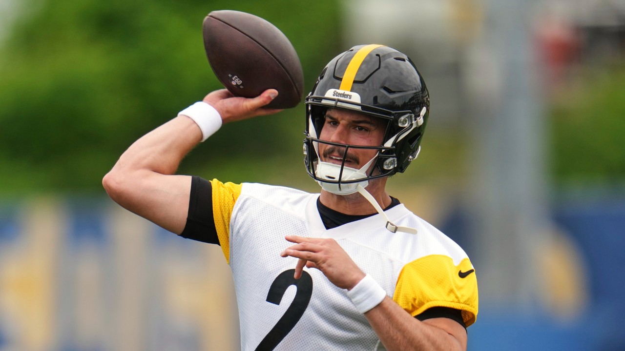 Despite noise surrounding Rodgers, Rudolph happy to be back in ...
