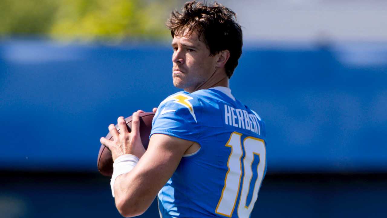 Justin Herbert surprises teammates with red-tinted contact lenses at ...