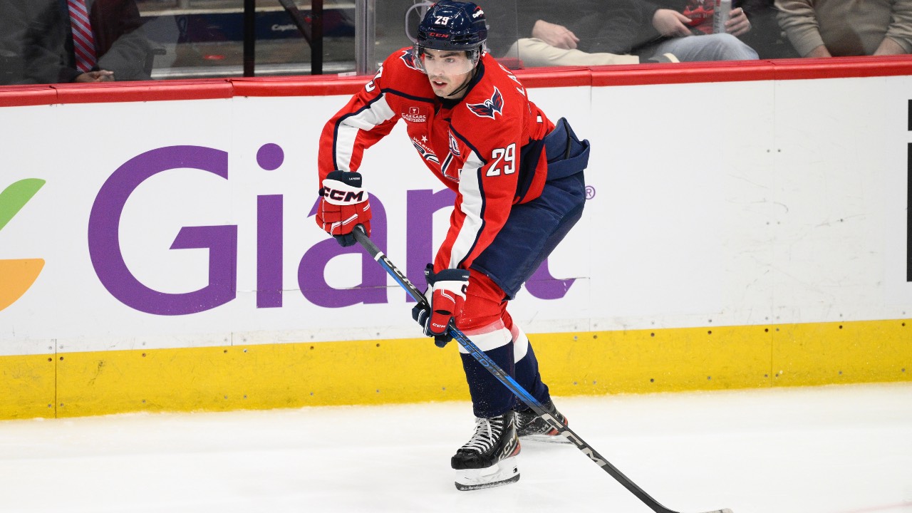Capitals re-sign Hendrix Lapierre to one-year contract - Sportsnet.ca
