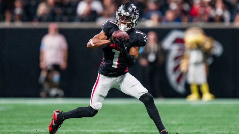 Falcons receiver Mooney will miss a few weeks with shoulder injury ...
