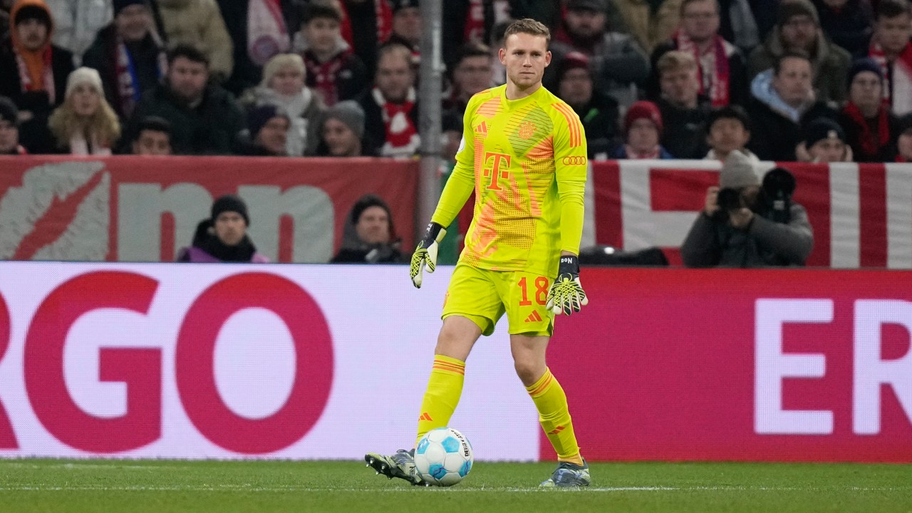 Hamburger SV signs goalkeeper Daniel Peretz on loan from Bayern Munich ...