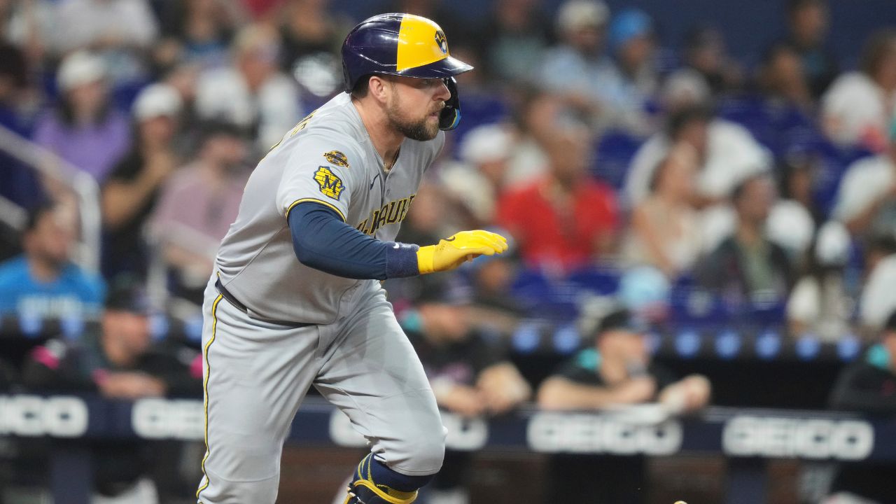 Brewers' Rhys Hoskins expects thumb sprain to keep him out for six ...