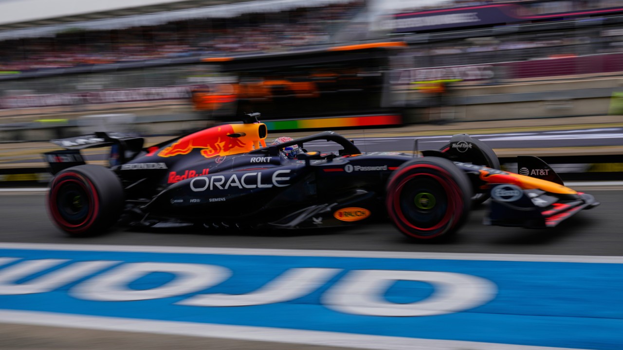 Max Verstappen beats F1 title rivals for surprise British Grand Prix pole - Sportsnet.ca