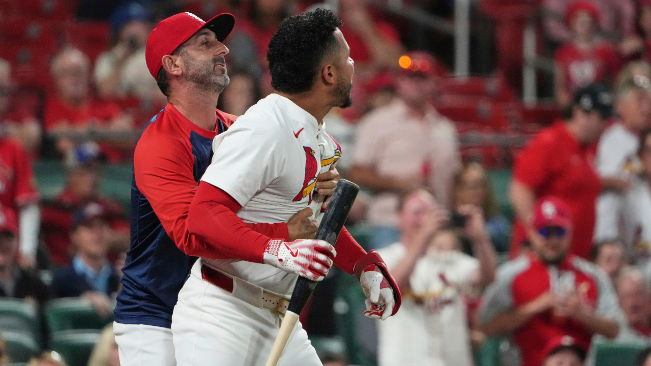 Willson Contreras ejected, hits own coach with bat in Cardinals' win ...