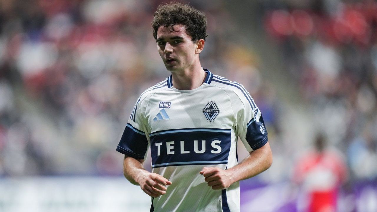 Vancouver Whitecaps sign homegrown midfielder Liam Mackenzie to MLS ...