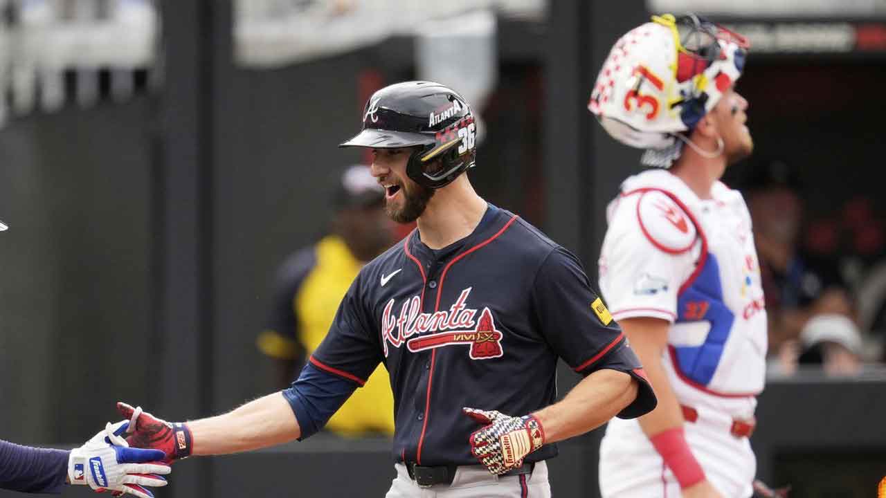 White goes deep twice, Braves beat Reds in rain-delayed MLB Speedway ...