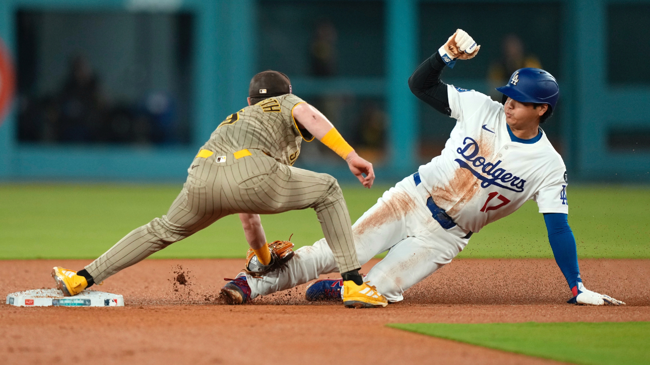 Betts' sacrifice fly, Hernandez's homer lift Dodgers over Padres for ...