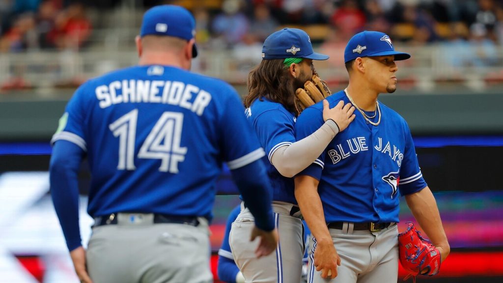 Schneider provides status update for Bichette, Bassitt and Berrios