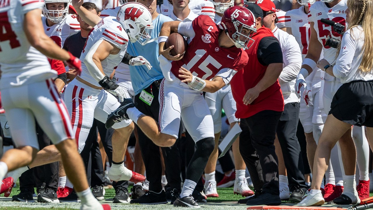 Simpson delivers again, No. 19 Alabama handles Wisconsin - Sportsnet.ca